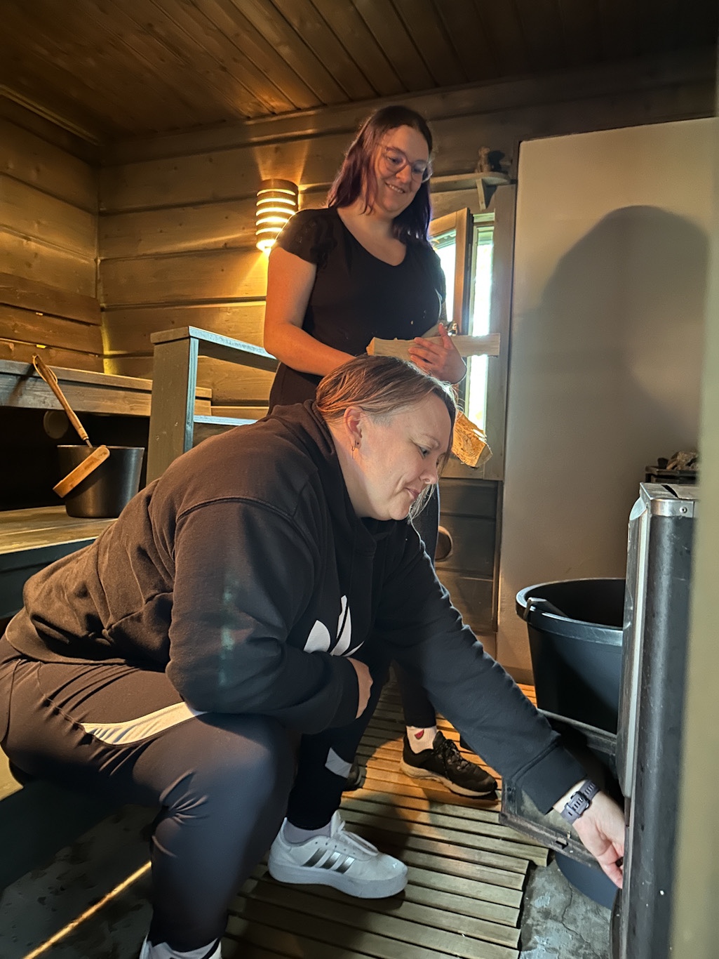 Meistä – Saunamimmit saunoo